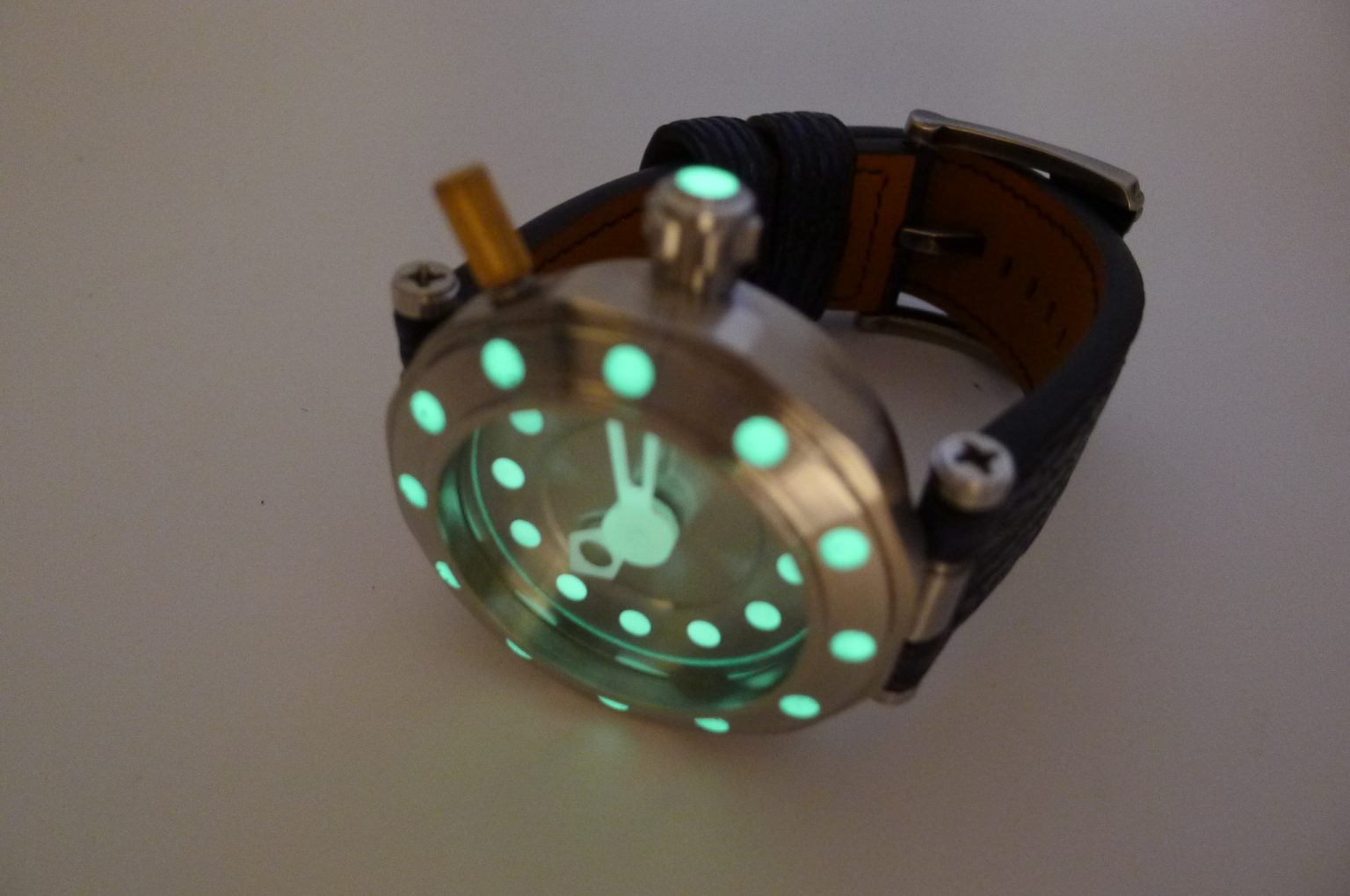 MANU PROPRIA STEEL MAGNUS – Militare Watch